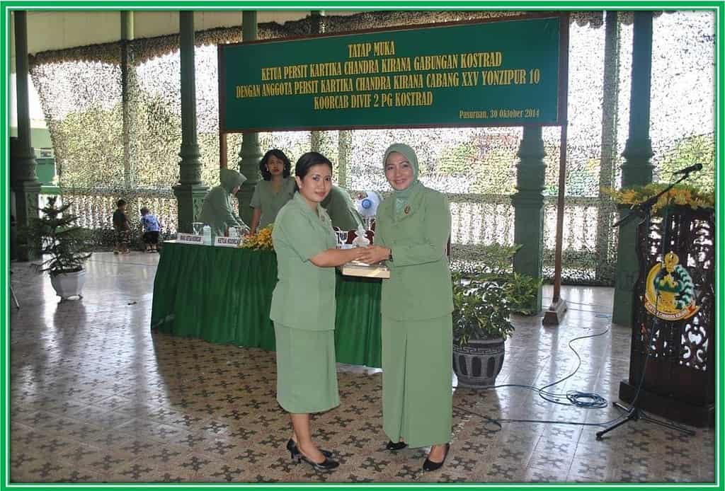 TATAP MUKA KETUA PERSIT KCK GABUNGAN KOSTRAD DENGAN ANGGOTA PERSIT KCK CABANG XXV YONZIPUR 10 ...