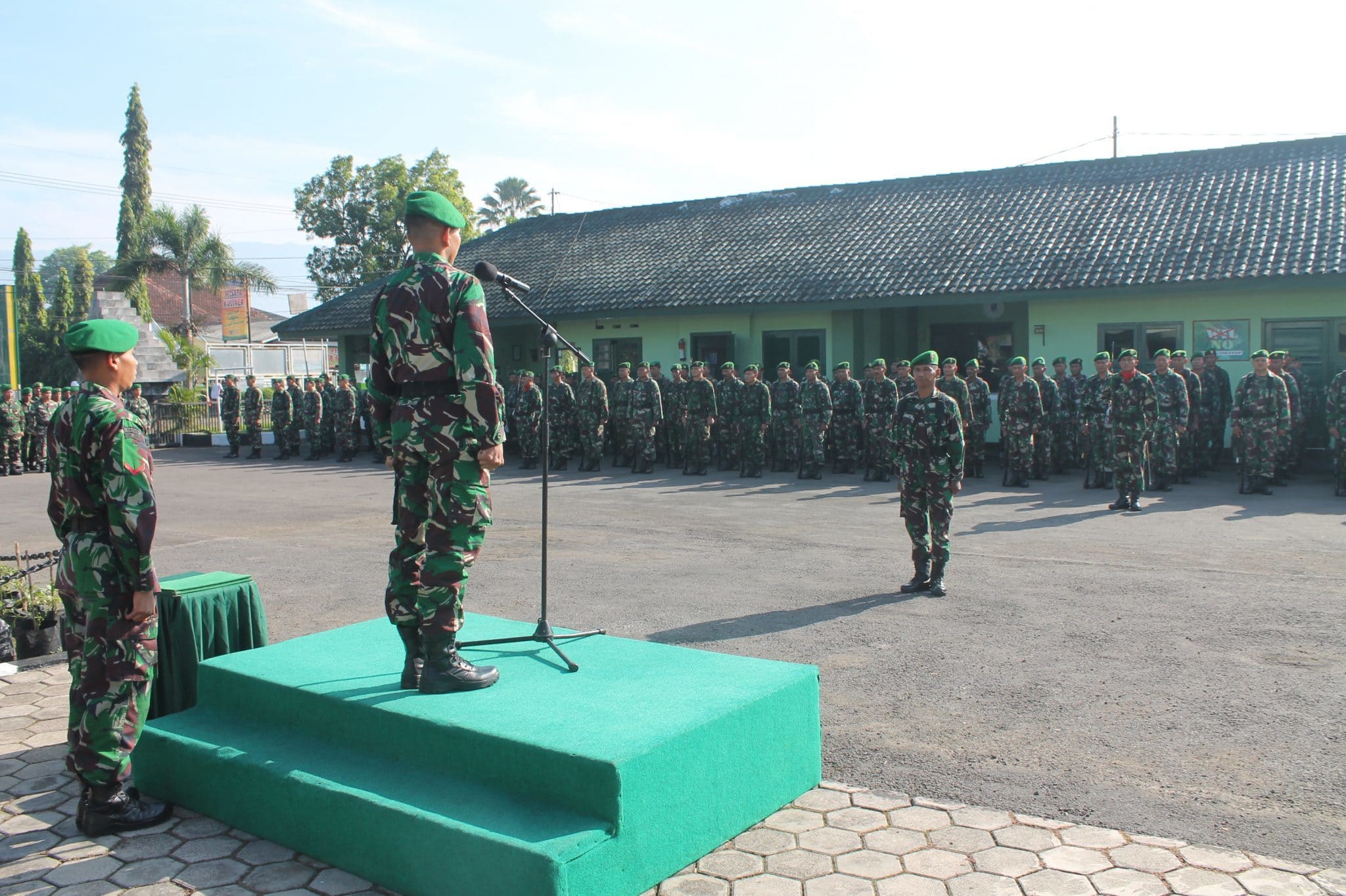 Wujud Perhatian Pimpinan, Babinsa Pulau Terluar Terima Bingkisan Dari Kasad Wujud Perhatian Pimpinan, Babinsa Pulau Terluar Terima Bingkisan Dari Kasad