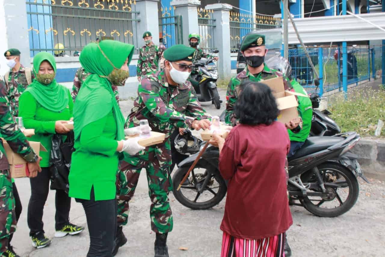 Cara Unik Brigif MR 6 Kostrad Ajak Masyarakat Menggunakan Masker