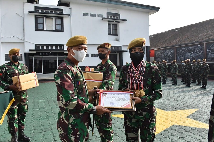 Pussenarmed Kodiklatad Terima Penghargaan KPPN Bandung dan Juara II ...