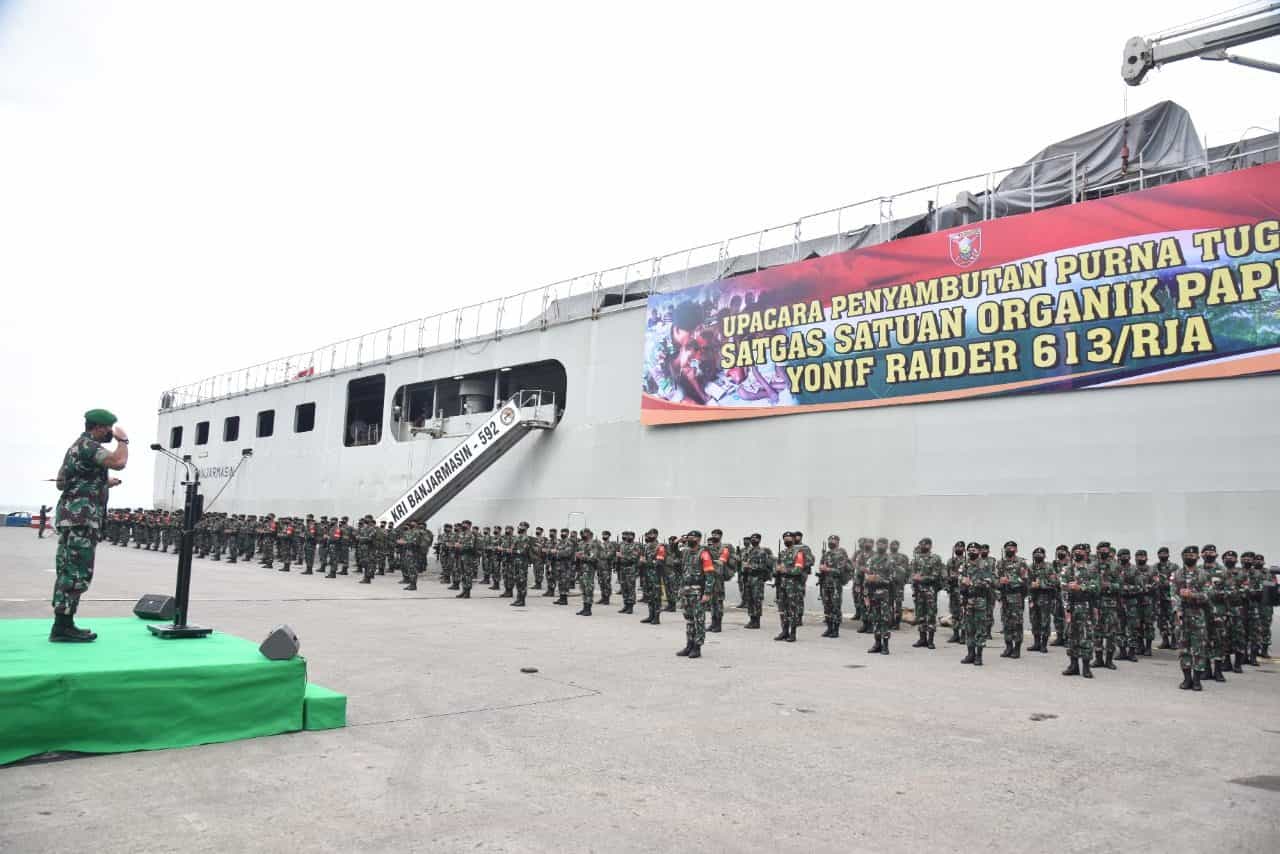 Pangdam VI/Mlw Pimpin Upacara Penyambutan Purna Tugas Satgas Yonif Raider 613/Raja Alam