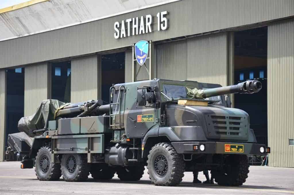 Dankodiklatad Tinjau Uji Loading dan Unloading Meriam 155 Caesar GS di ...