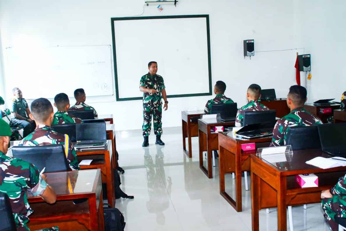 Danpusdikpal Kodiklatad Terima Kunjungan Gubernur Akademi Militer