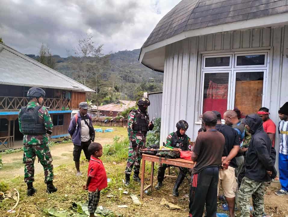 Pelayanan Kesehatan Keliling Satgas Pamtas RI PNG Yonif Raider 142/KJ Diminati Warga