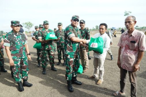 Gunakan 4 Pesawat Hercules, Ratusan Pasukan Linud Kostrad Lakukan ...
