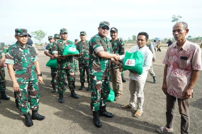 Gunakan 4 Pesawat Hercules, Ratusan Pasukan Linud Kostrad Lakukan ...
