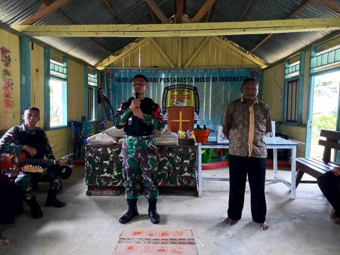 Satgas Pamtas RI-PNG Yonif 711/Rks Bantu Material Pembangunan Fasilitas ...