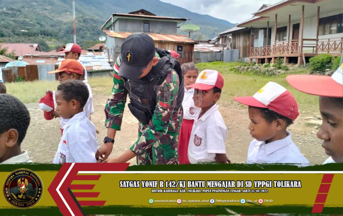 Satgas Yonif R 142/KJ Bantu Mengajar di SD YPPGI Tolikara