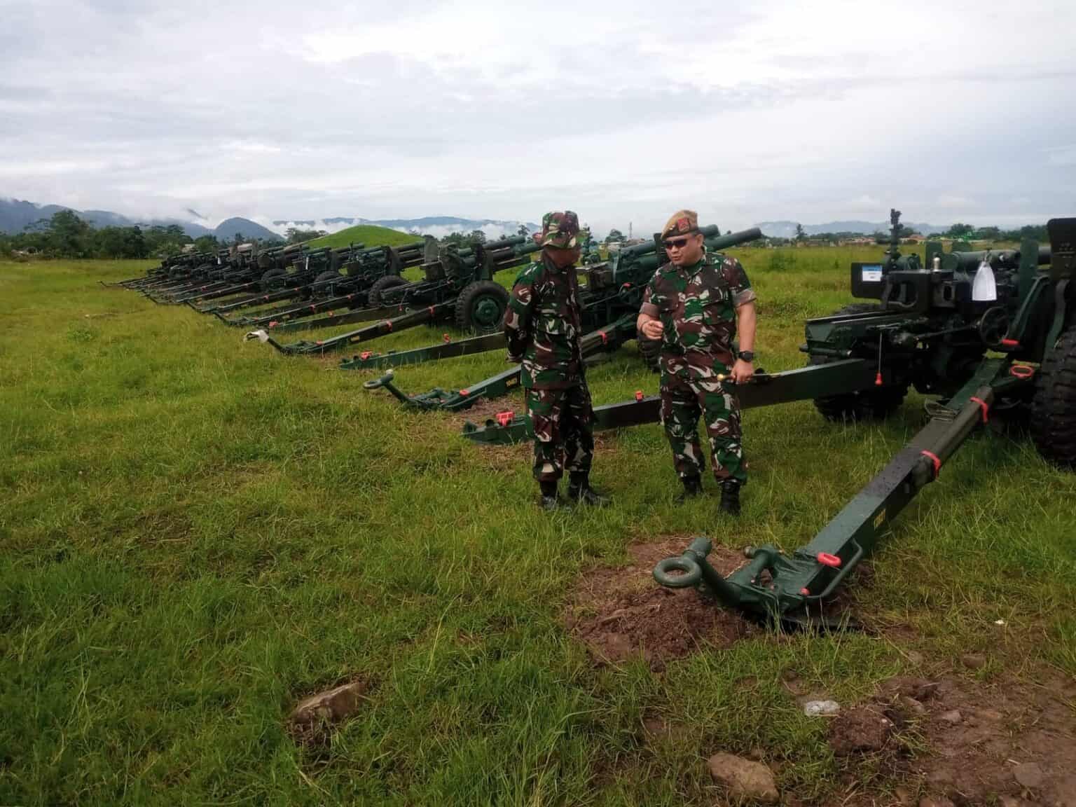 Danpussenarmed Tinjau Pelaksanaan Latihan Menembak Uji Fungsi Meriam 105 mm