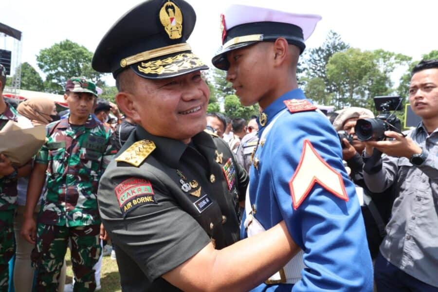 Suasana Haru dan Bangga Warnai Wisuda Prabhatar
