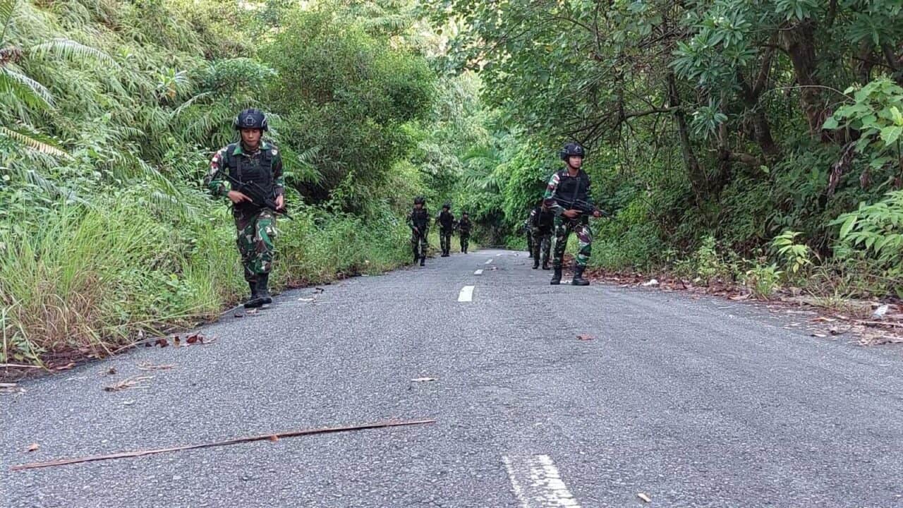 Satgas Yonarmed 1 Kostrad Patroli Rutin di Desa Aboru