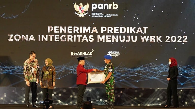 Puspomad Terima Penghargaan Predikat ZI Menuju WBK 2022