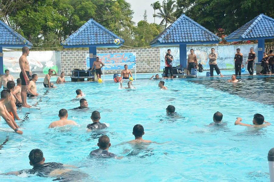 Danrem 073/Makutarama Gowes dan Olahraga Polo Air Bersama Para Dandim