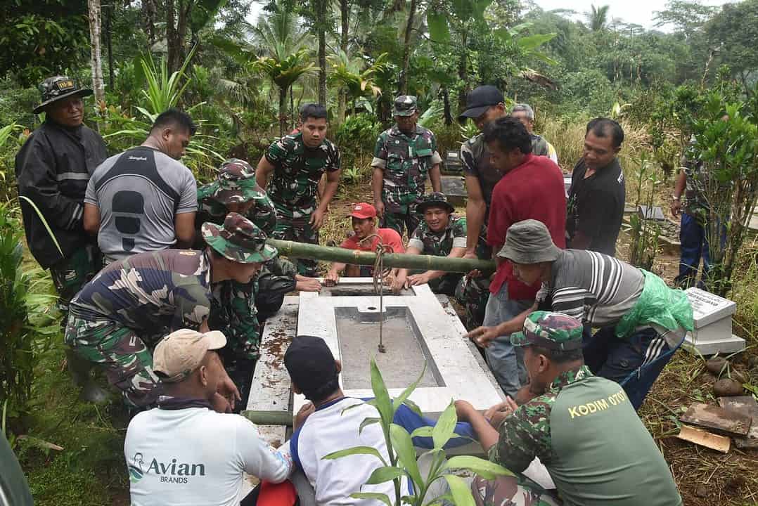 Kodim 0707/Wonosobo Renovasi Makam Pencipta Logo Persit