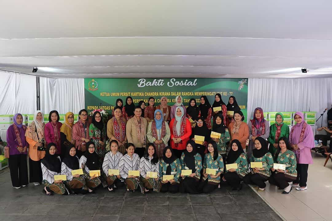 Kunjungan dan Baksos Ketum Persit KCK Kepada Prajurit Satgas Pamtas Yonif 645/GTY dan Masyarakat ...