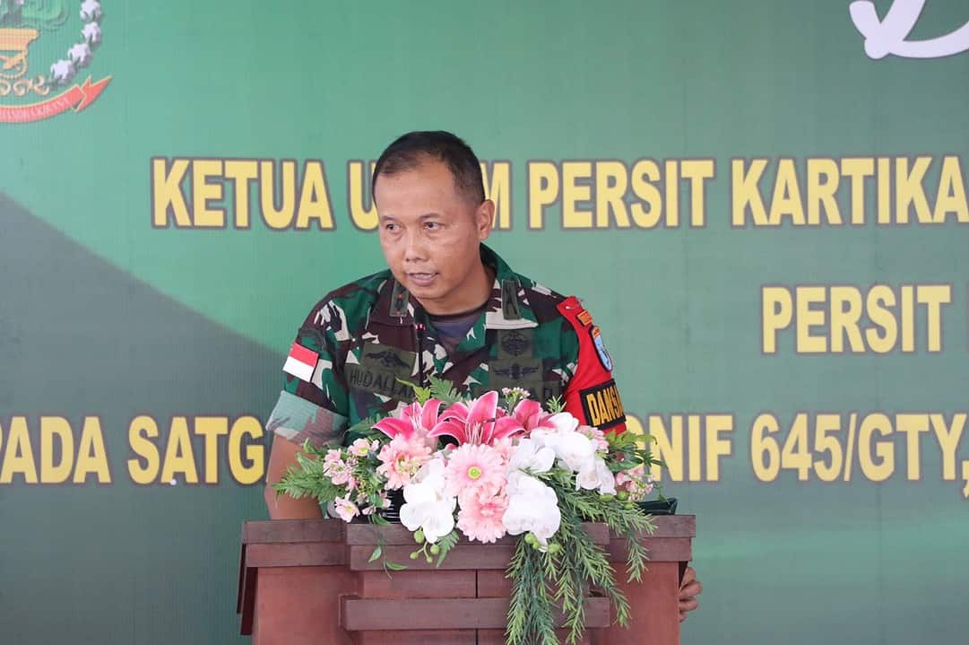 Kunjungan dan Baksos Ketum Persit KCK Kepada Prajurit Satgas Pamtas Yonif 645/GTY dan Masyarakat ...