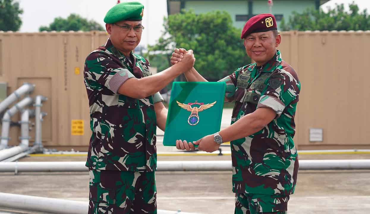 Puspenerbad Terima Hibah Alat Cuci Otomatis Pesawat Udara (TRS)