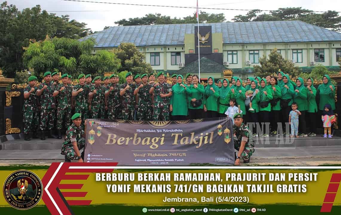 Berburu Berkah Ramadhan, Prajurit dan Persit Yonif Mekanis 741/GN Bagikan Takjil Gratis