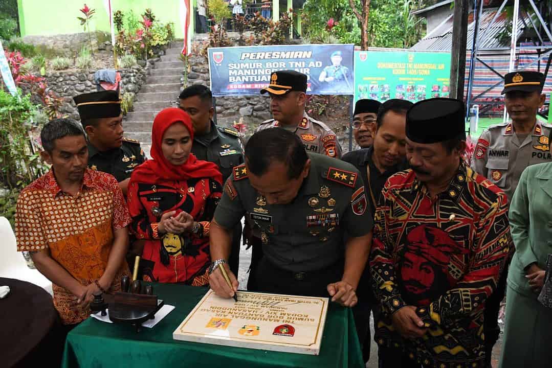 Penuhi Pasokan Air Bersih Pangdam Xiv Hsn Resmikan Sumur Bor Tni Ad