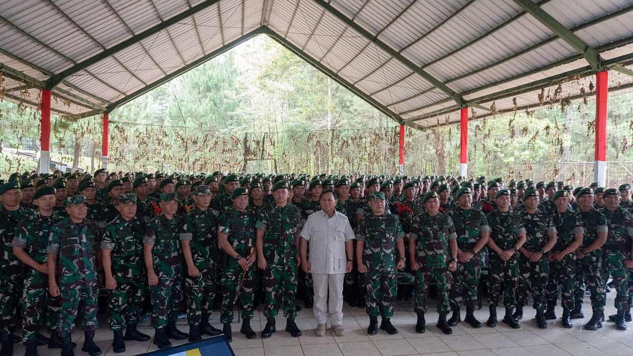 Kasad Dampingi Menhan Tinjau Kesiapan Operasi Yonif 330/Tri Darma