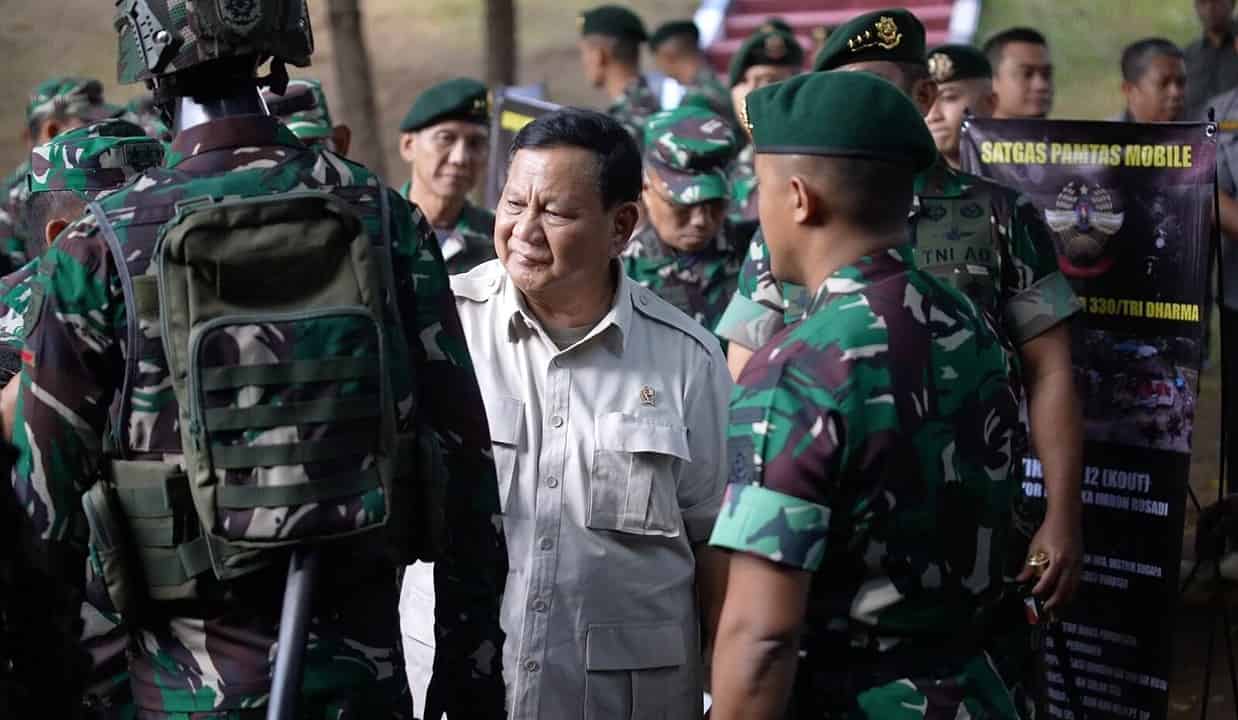Kasad Dampingi Menhan Tinjau Kesiapan Operasi Yonif 330/Tri Darma