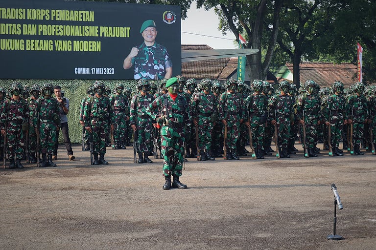 Pusdikbekang Selenggarakan Tradisi Korps Pembaretan Siswa Baru Perwira ...