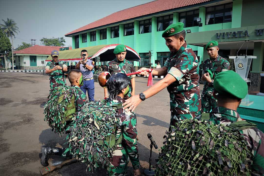 Pusdikbekang Selenggarakan Tradisi Korps Pembaretan Siswa Baru Perwira ...