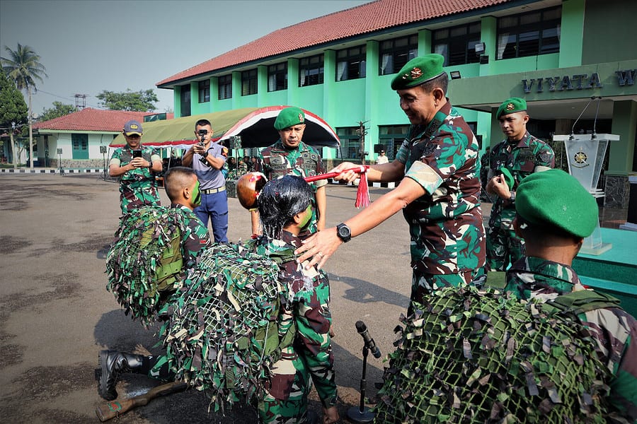 Pusdikbekang Selenggarakan Tradisi Korps Pembaretan Siswa Baru Perwira ...