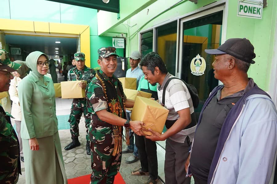Kunjungan Kerja Pangdam IM dan Ibu Ketua Persit KCK Daerah Iskandar Muda ke Rumah Sakit Tingkat ...
