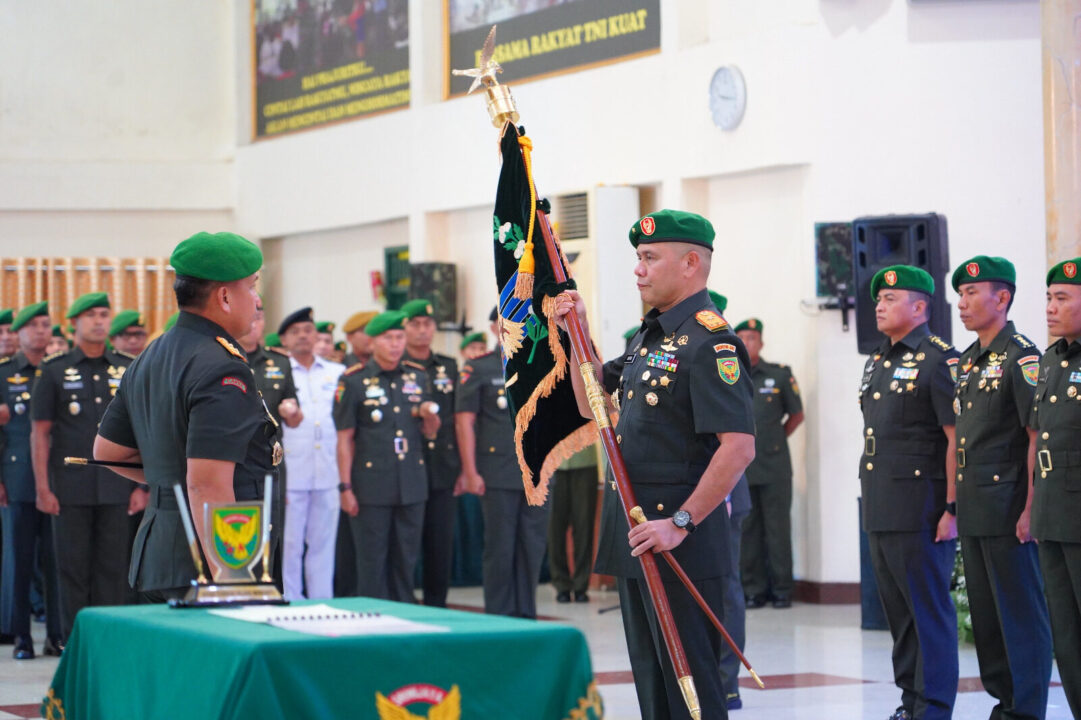Pangdam II/Sriwijaya Pimpin Sertijab 7 Pejabat Jajaran Kodam II/Swj Pangdam II/Sriwijaya Pimpin Sertijab 7 Pejabat Jajaran Kodam II/Swj