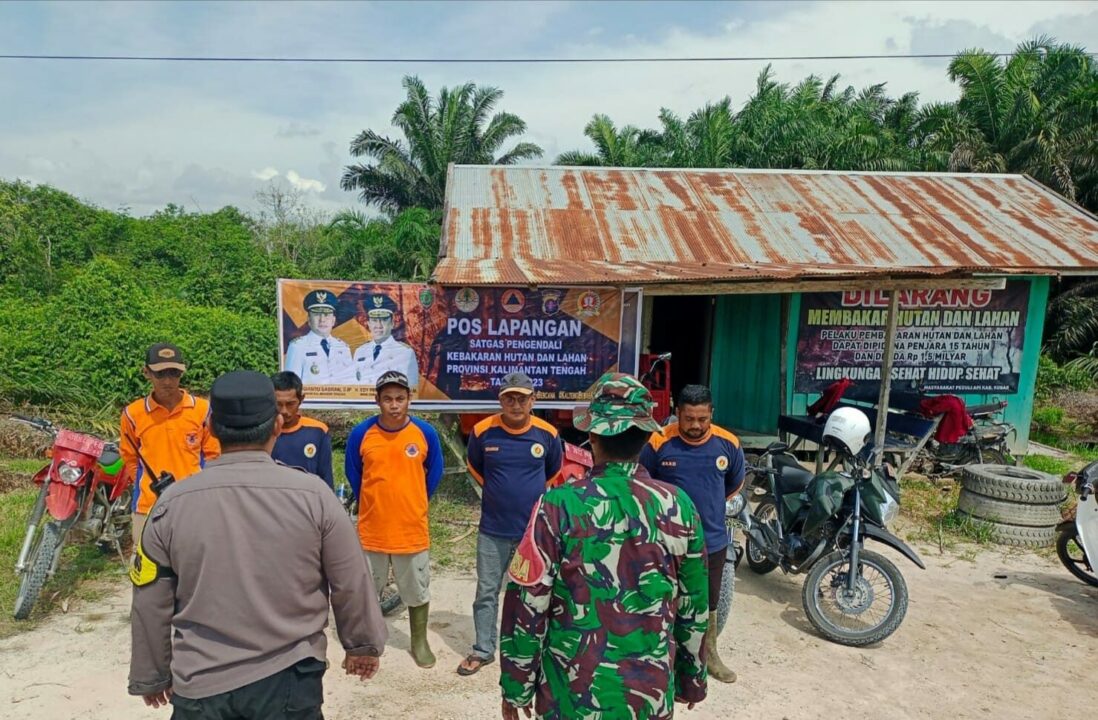 Babinsa Bersama Tim Patroli Terpadu Sosialisasi Pencegahan Karhutla