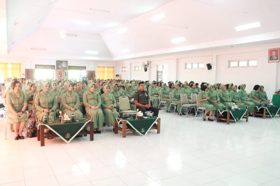 Danrindam IX/Udayana Beri Pencerahan Kepada Persit KCK Cabang X Rindam PD IX/Udayana