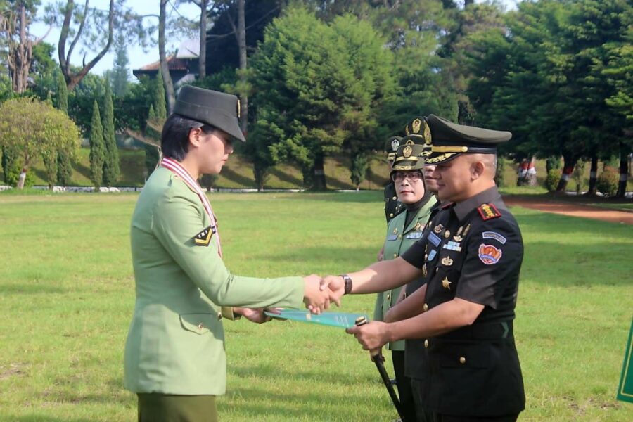 Danpusdikajen Ditajenad Pimpin Upacara Penutupan Dikjurba Ajen Abit ...
