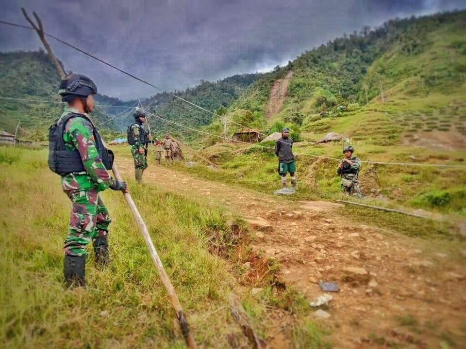 Menerangi Sampai Akhir Penugasan, Satgas YR 321/GT Tambah Pemasangan ...