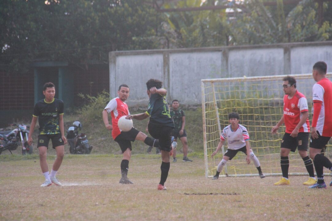 Pusdikpal Puspalad Gelar Pertandingan Sepak Bola Bersama Masyarakat ...