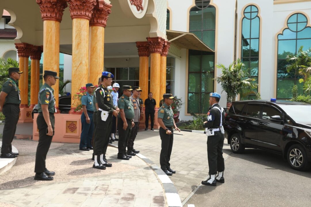 Pangdam IM Sambut Kedatangan Wakil Presiden RI di Bandara Sultan Iskandar Muda Aceh Besar