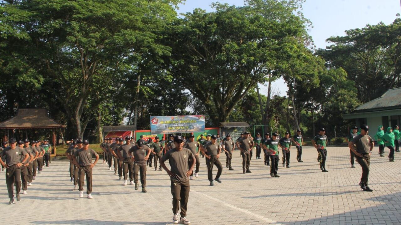 Kodim 1002/HST Olahraga Bersama Sambut HUT TNI ke-78 Tahun 2023