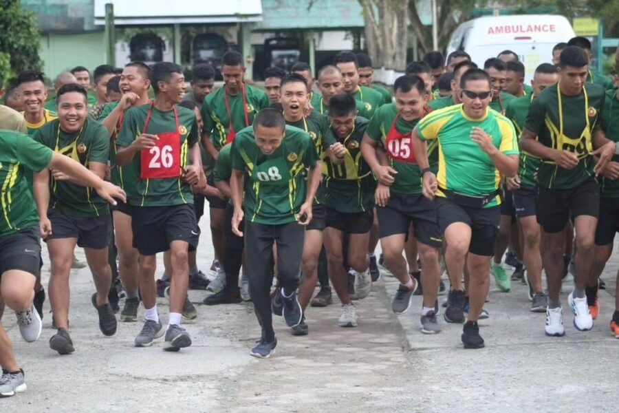 Prajurit Iyako Brigif 20 Kostrad Laksanakan Pembinaan Fisik Lari 5 Km