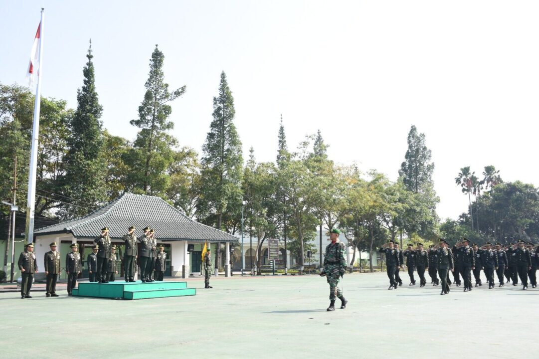 Inspektur Pussenif Pimpin Upacara HUT Ke-78 TNI di Mako Pussenif