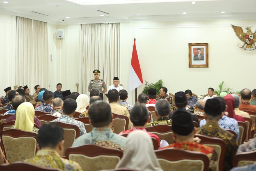 Atas Kontribusi Luar Biasanya, Kasad dan Ketum Persit KCK Terima Penghargaan Bapak dan Bunda ...