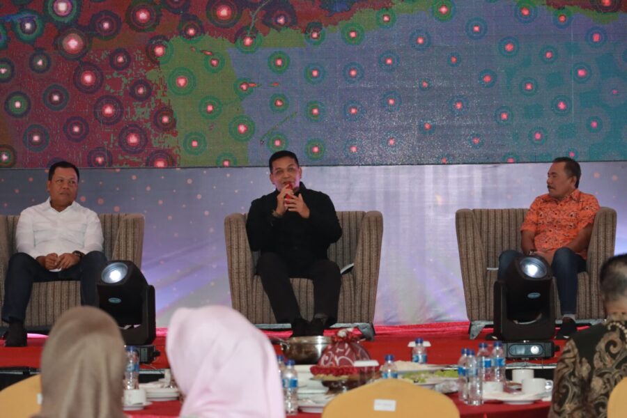 Buku Poso di Balik Operasi Madago Raya, Danrem 132/Tdl : Sinergitas, Soliditas TNI dan Polri ...