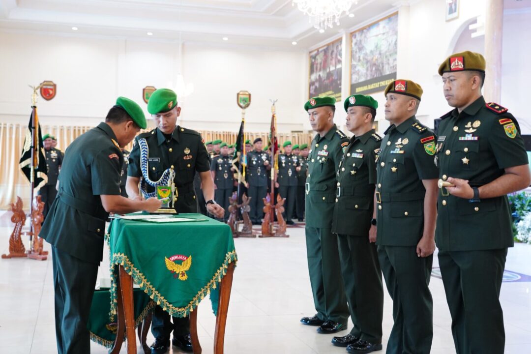 Pangdam II/Sriwijaya Pimpin Sertijab Danrem 044/Gapo dan Dua Pejabat ... Pangdam II/Sriwijaya Pimpin Sertijab Danrem 044/Gapo dan Dua Pejabat ...